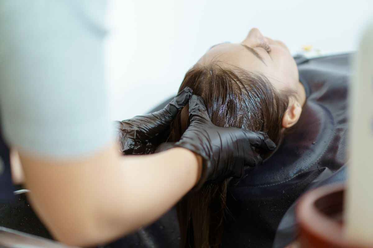 Hair Spa: Manfaat, Proses, dan Bedanya dengan Hair Mask & Creambath