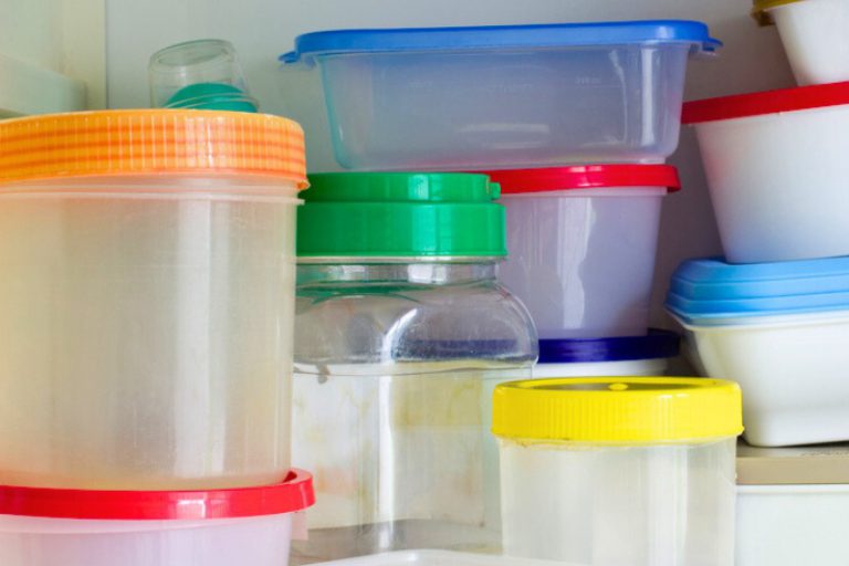 5 Cara Mudah Membersihkan Bahan Plastik yang Sudah Menguning