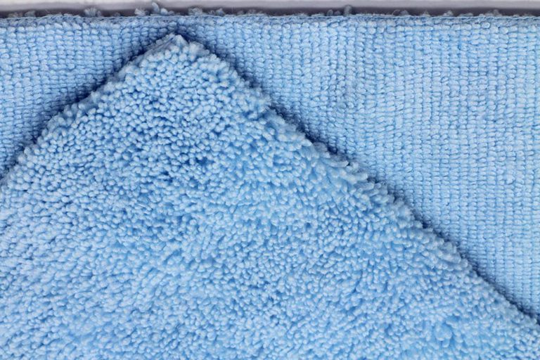 Apa itu Kain Microfiber? Karakteristik, Kegunaan, dan Perawatannya